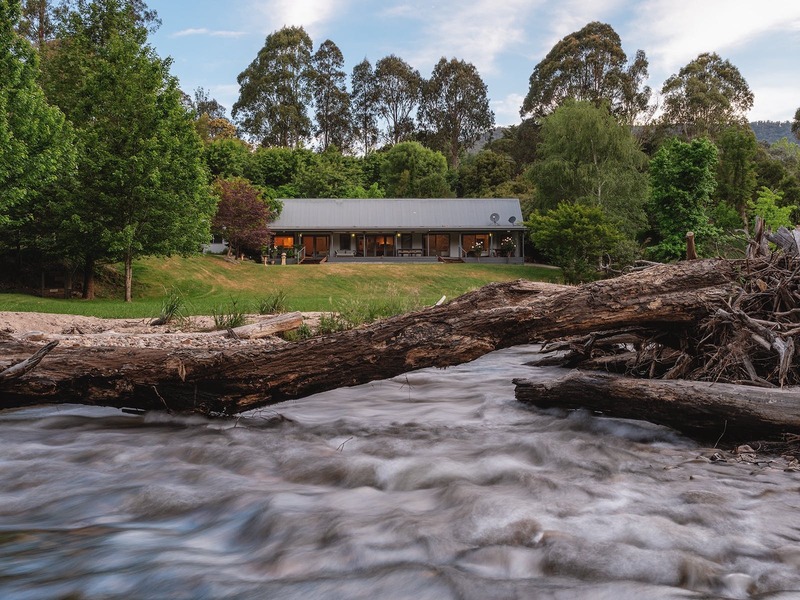 Hume House - Merrijig Accommodation - 2025 Snow Season